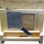 Cypress 10 Frame Moving Robber Screen - BeeKeepShop